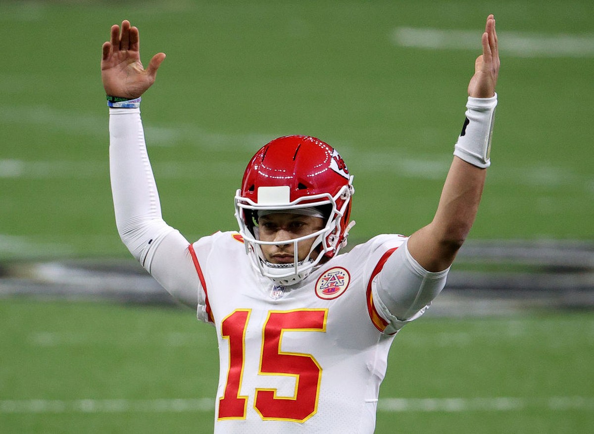 Mahomes Lança Três Touchdowns E Comanda Vitória Dos Chiefs Sobre New