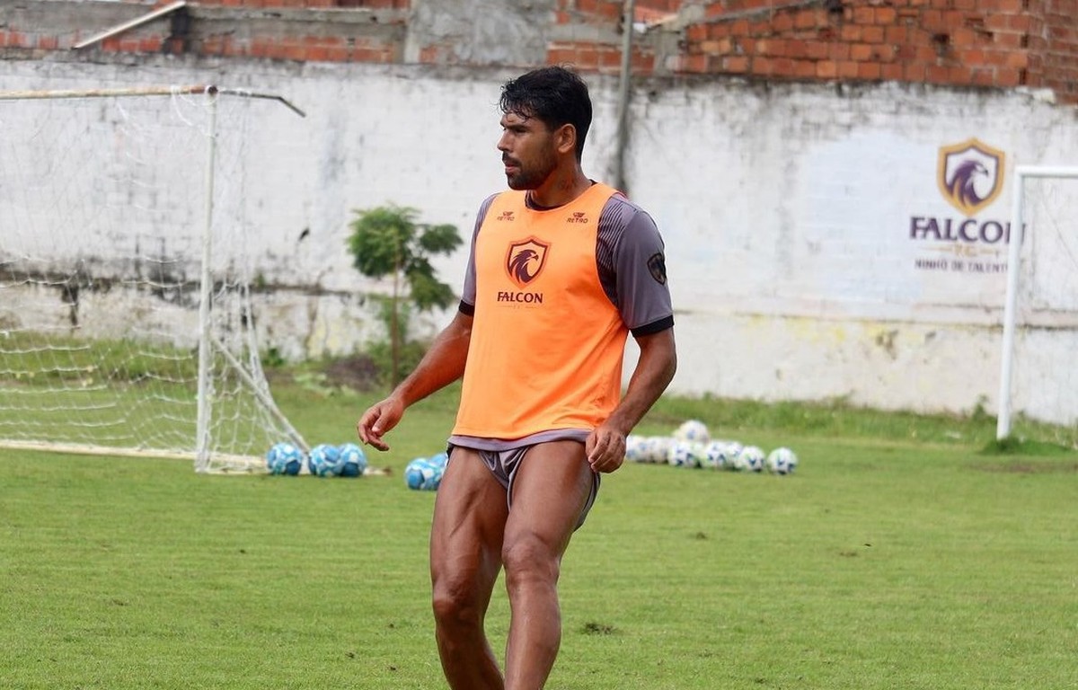 Apesar da sequência de quatro jogos sem vitória, João Victor diz que ...