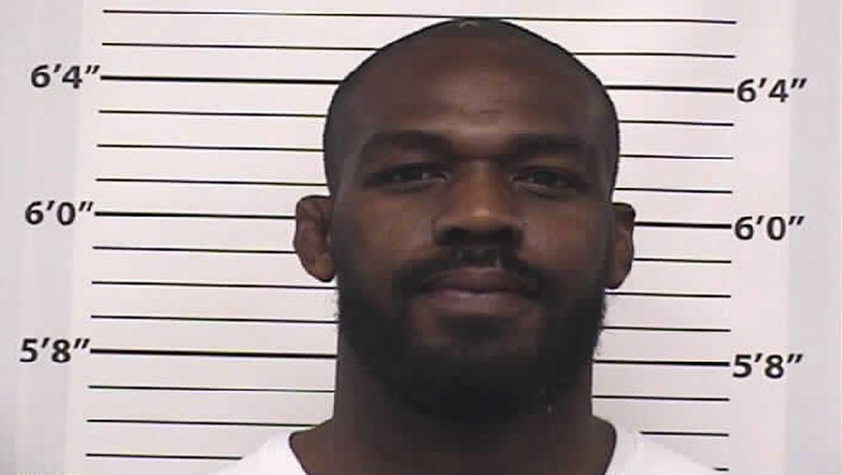 Campeão do UFC, Jon Jones é preso por dirigir bêbado e uso negligente ...