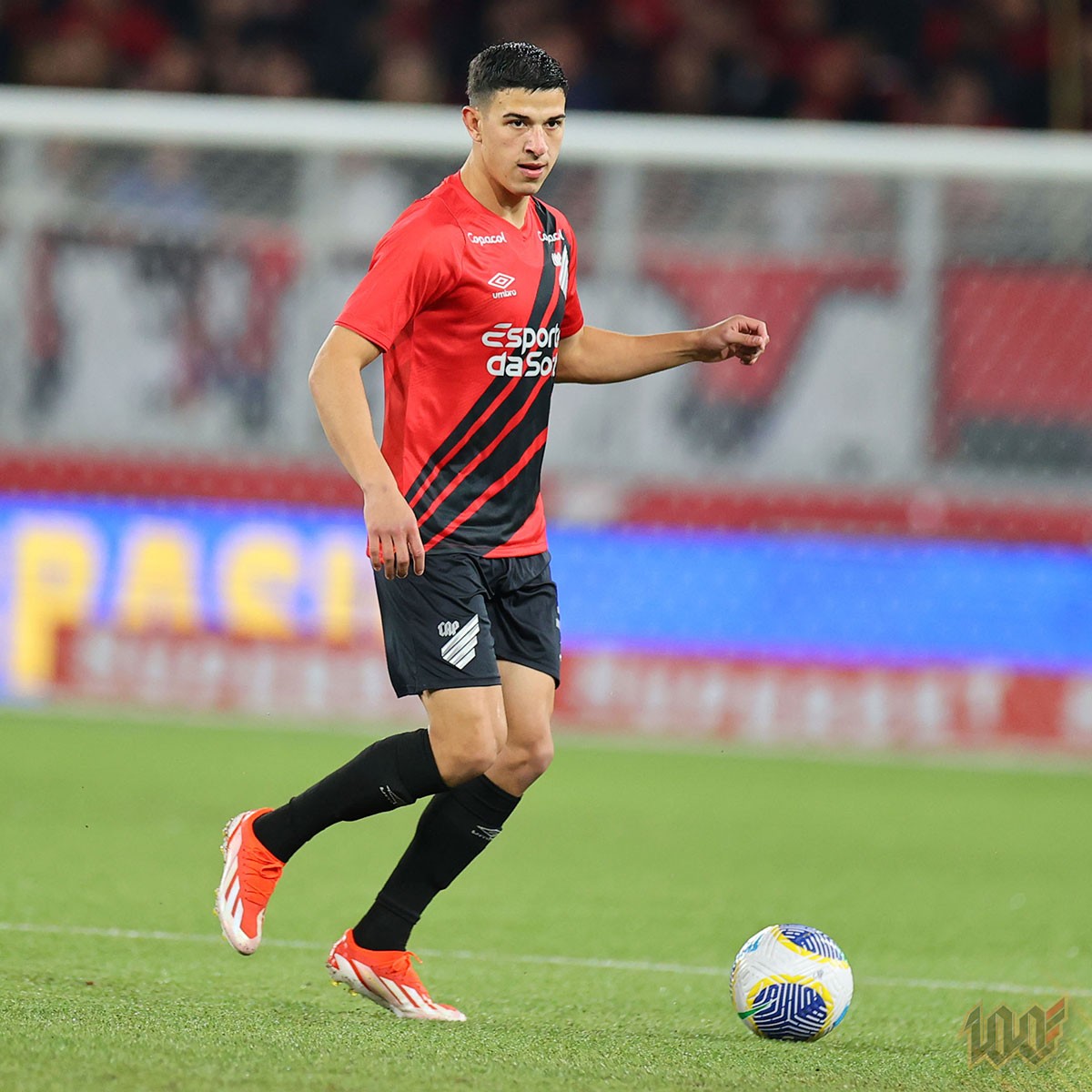 Esquivel retorna a Curitiba após tratamento e será reavaliado no ...