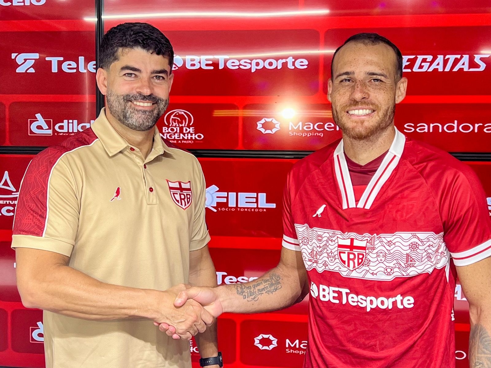 Pedro Castro se apresenta ao CRB após conquistar o acesso no Remo | Ge