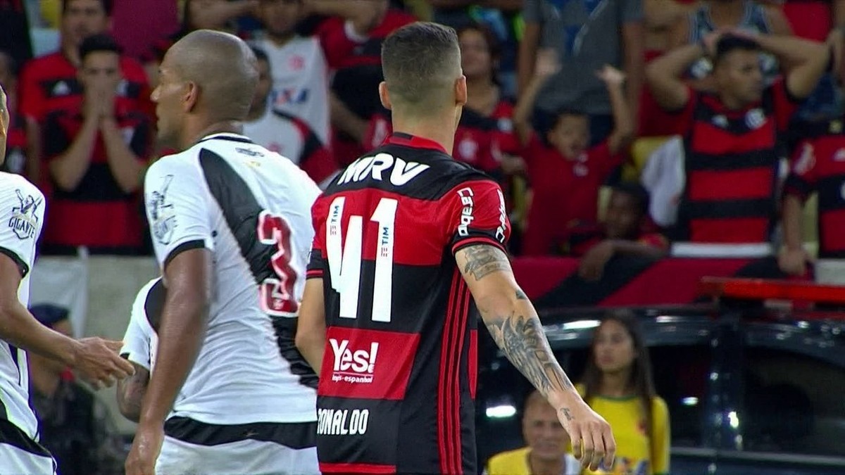 Zé Ricardo minimiza eliminação, elogia os jogadores e diz: 
