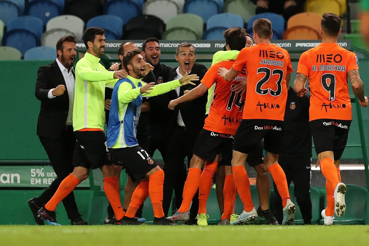 Com gols dos brasileiros Ronan e Piazón, Rio Ave derrota Sporting na ...
