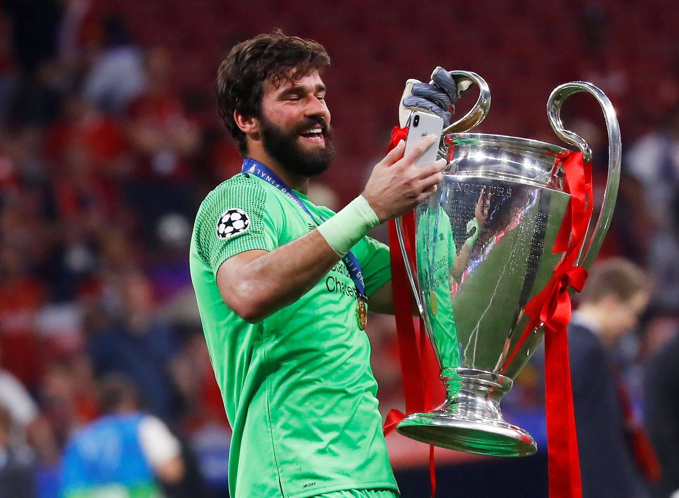 Inter parabeniza Alisson por título da Liga, e goleiro responde ...