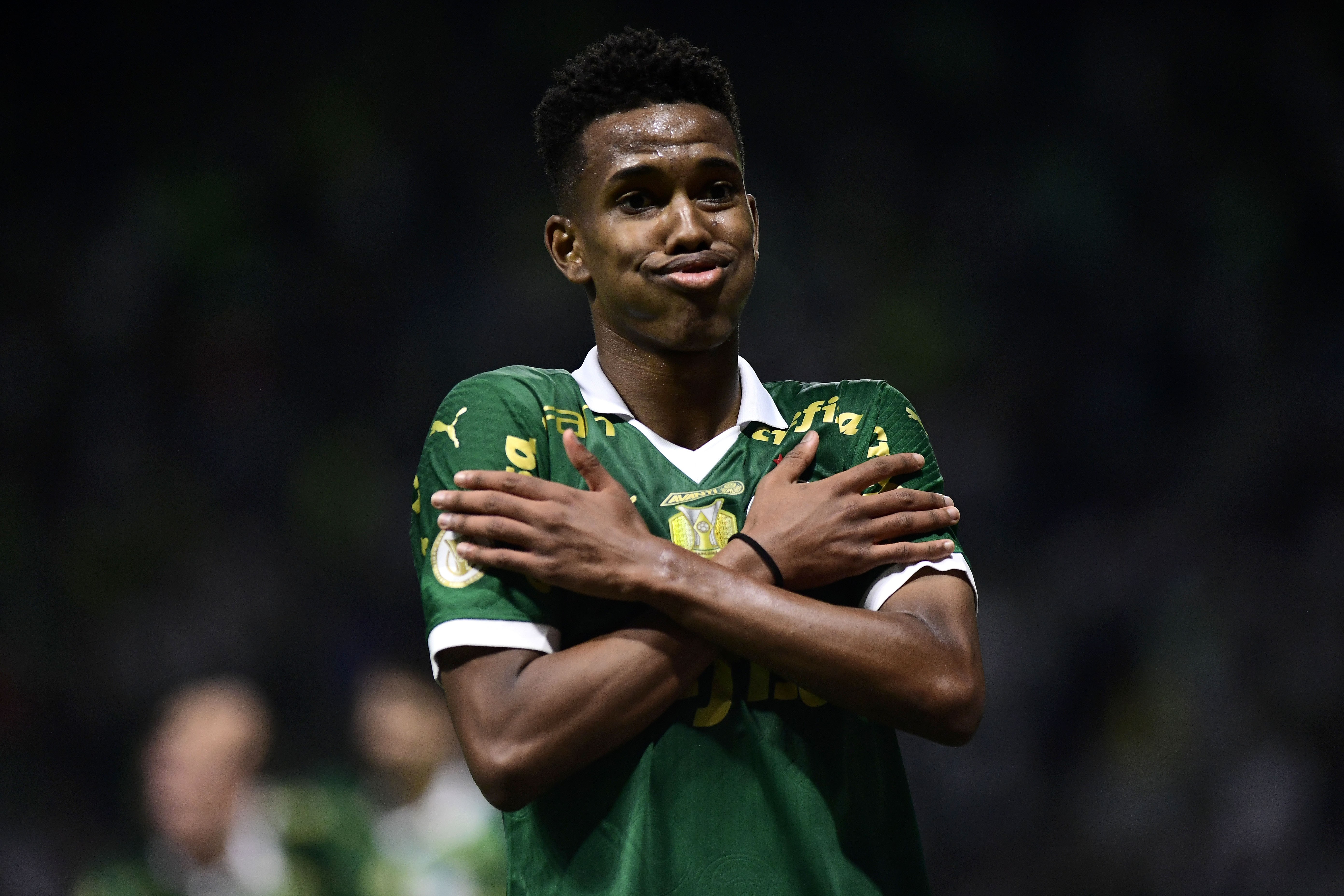 Estêvão imita comemoração de atacante do Chelsea em gol do Palmeiras e ...
