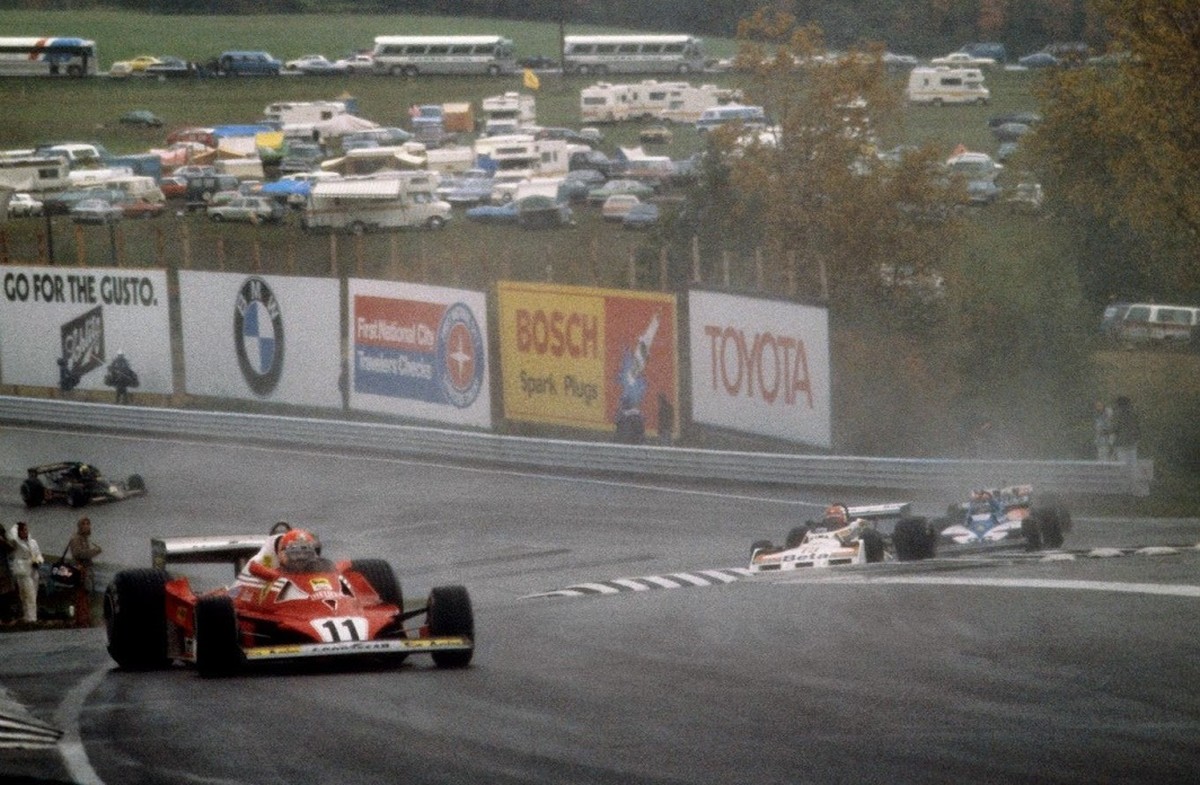 O chocho bicampeonato de Niki Lauda, que imediatamente abandonou a Ferrari