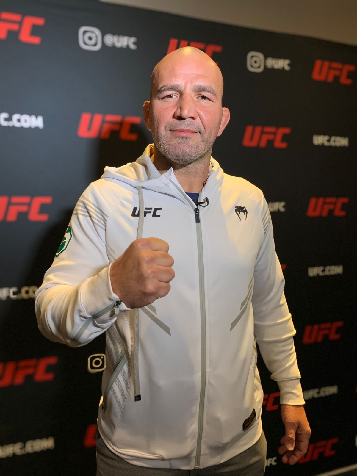 Glover Teixeira mostra confiança em recuperar o cinturão dos meio ...
