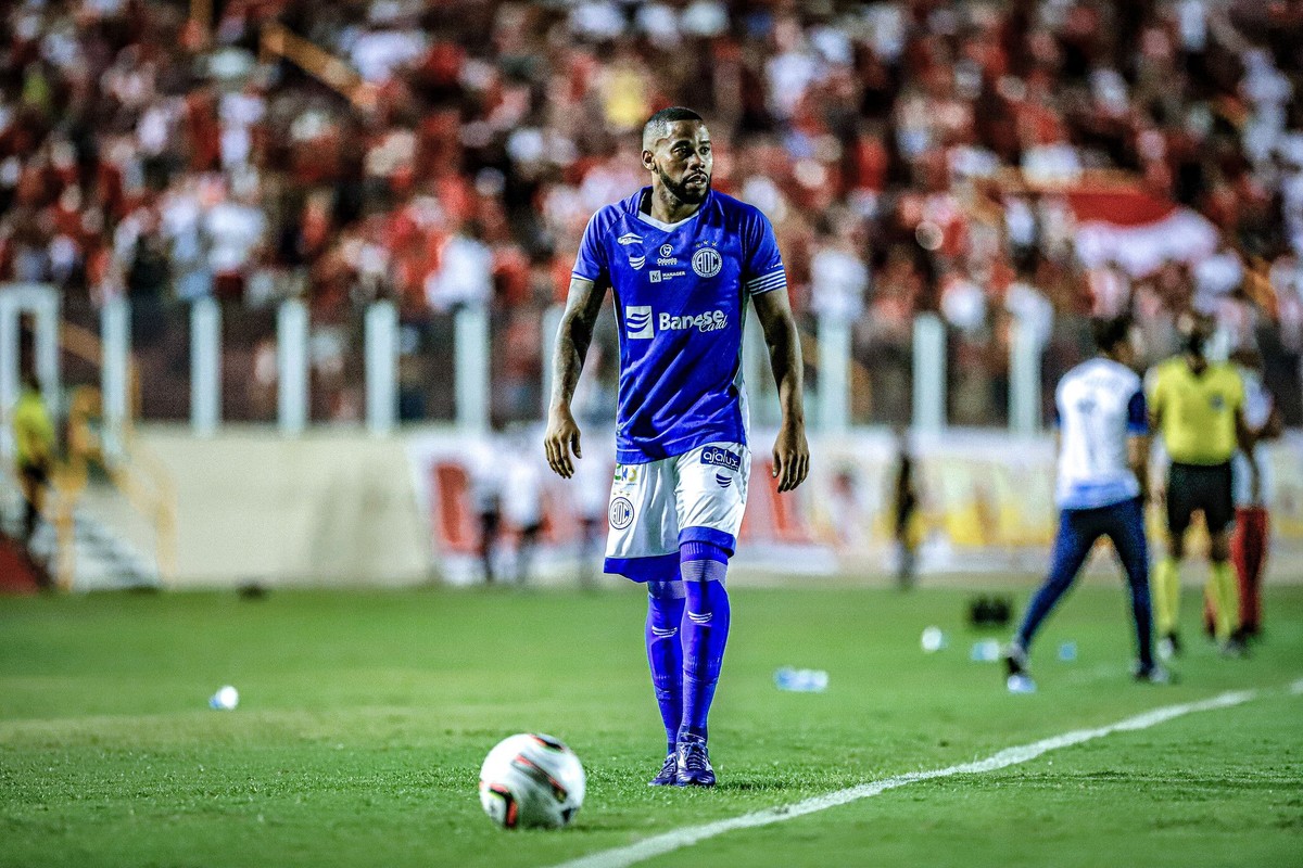 CSA atravessa Santa Cruz e acerta retorno do lateral-direito Éverton ...