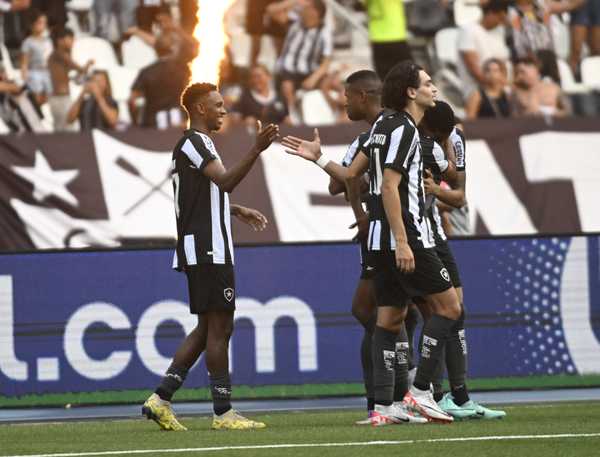 Jeffinho faz segundo gol em seu retorno ao Botafogo e define momento ...
