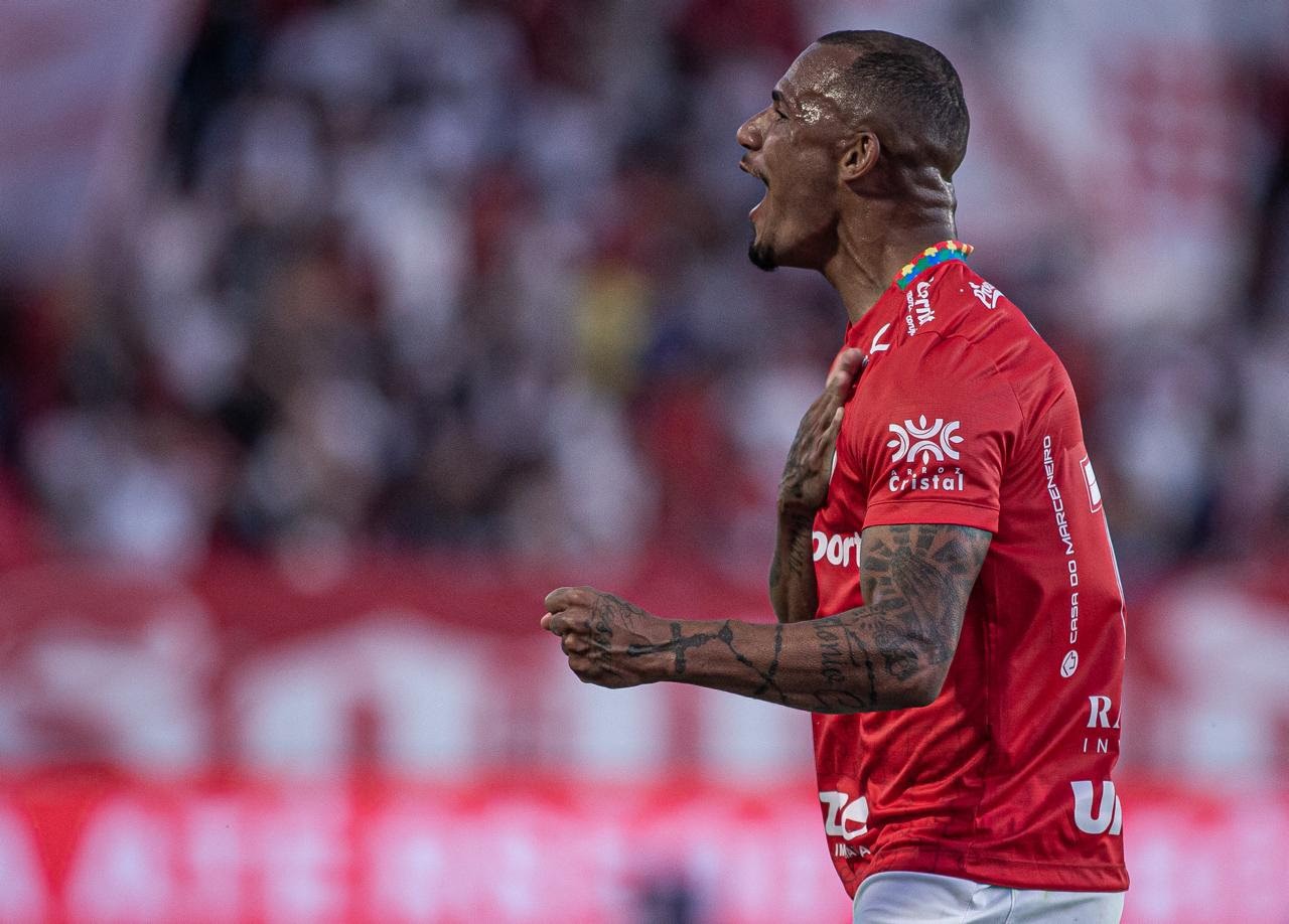 Arilson destaca sequência e pede Vila atento do início ao fim contra o ...