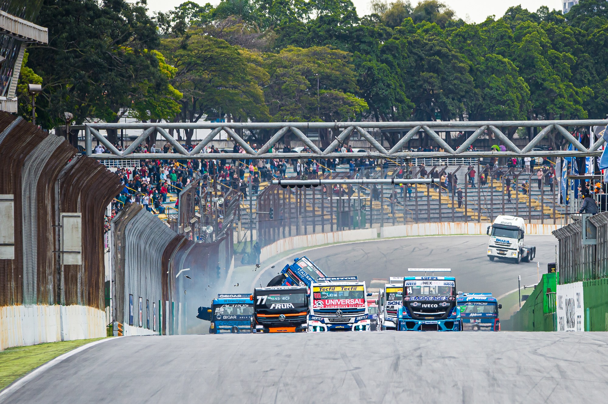 Copa Truck: o assustador acidente da largada por ângulos inéditos ...