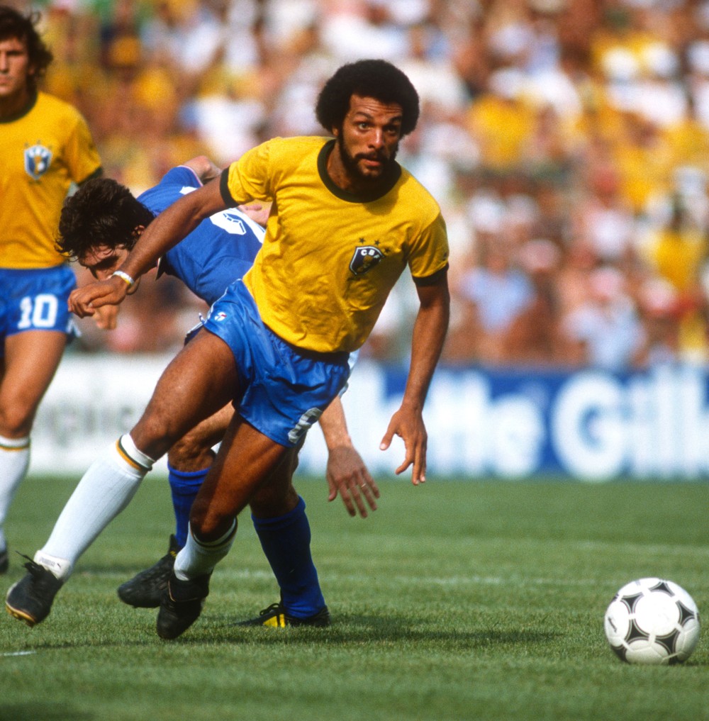 Junior revê brilho da carreira e lembra críticas após Copa de 1982 ...
