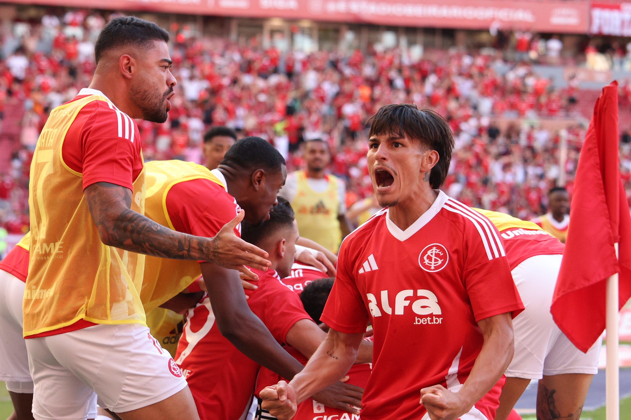 Repórter relata intimidação de lateral do Inter; veja vídeo | Ge