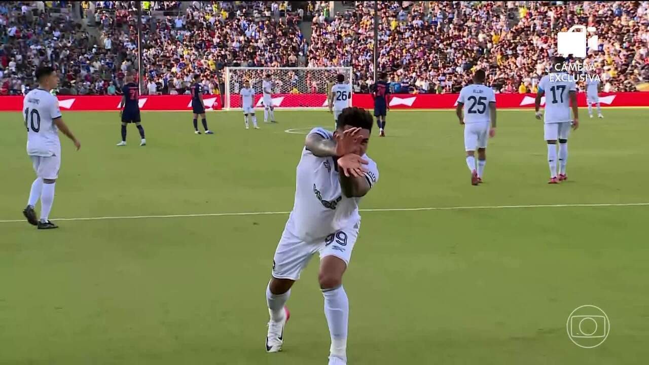 Artista brasileiro faz mural de gol de Igor Jesus contra PSG em ...