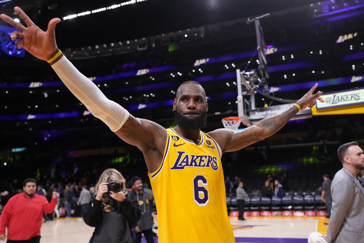 Ingressos para jogo histórico de LeBron chegam a R$471 mil | nba | ge