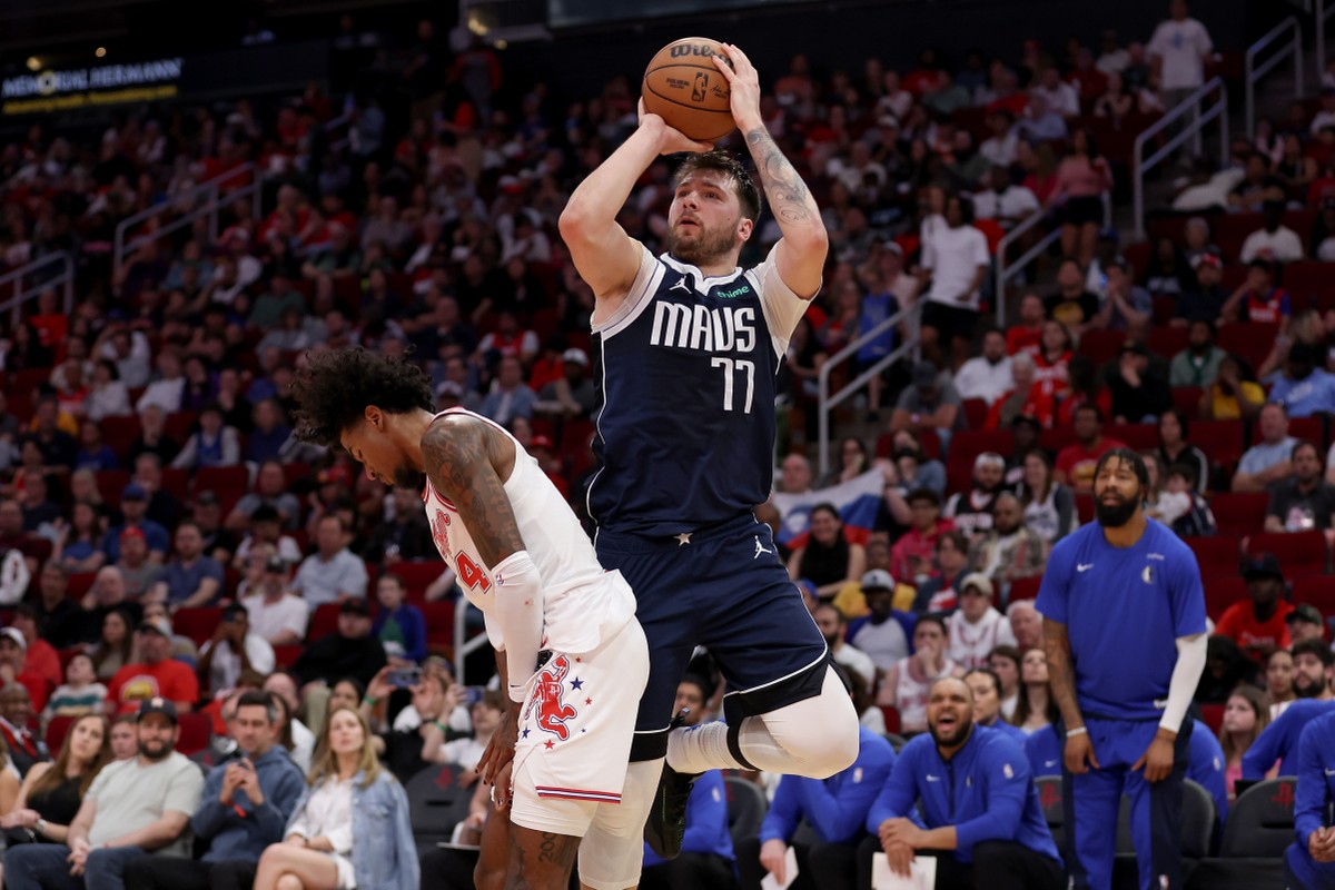 Luka Doncic acerta arremesso "impossível" contra o Rockets e viraliza ...