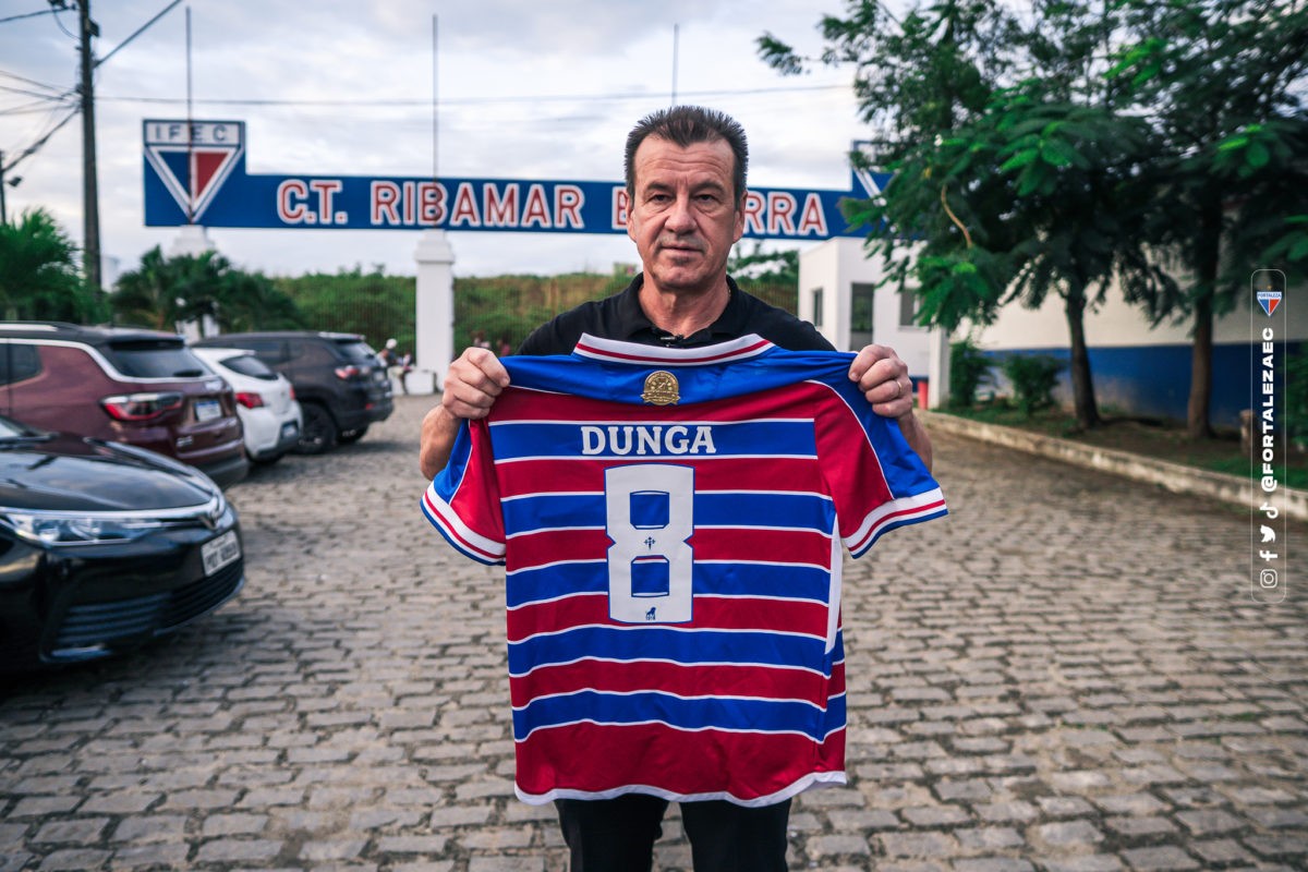 Dunga visita CT do Fortaleza e faz palestra ao sub-13