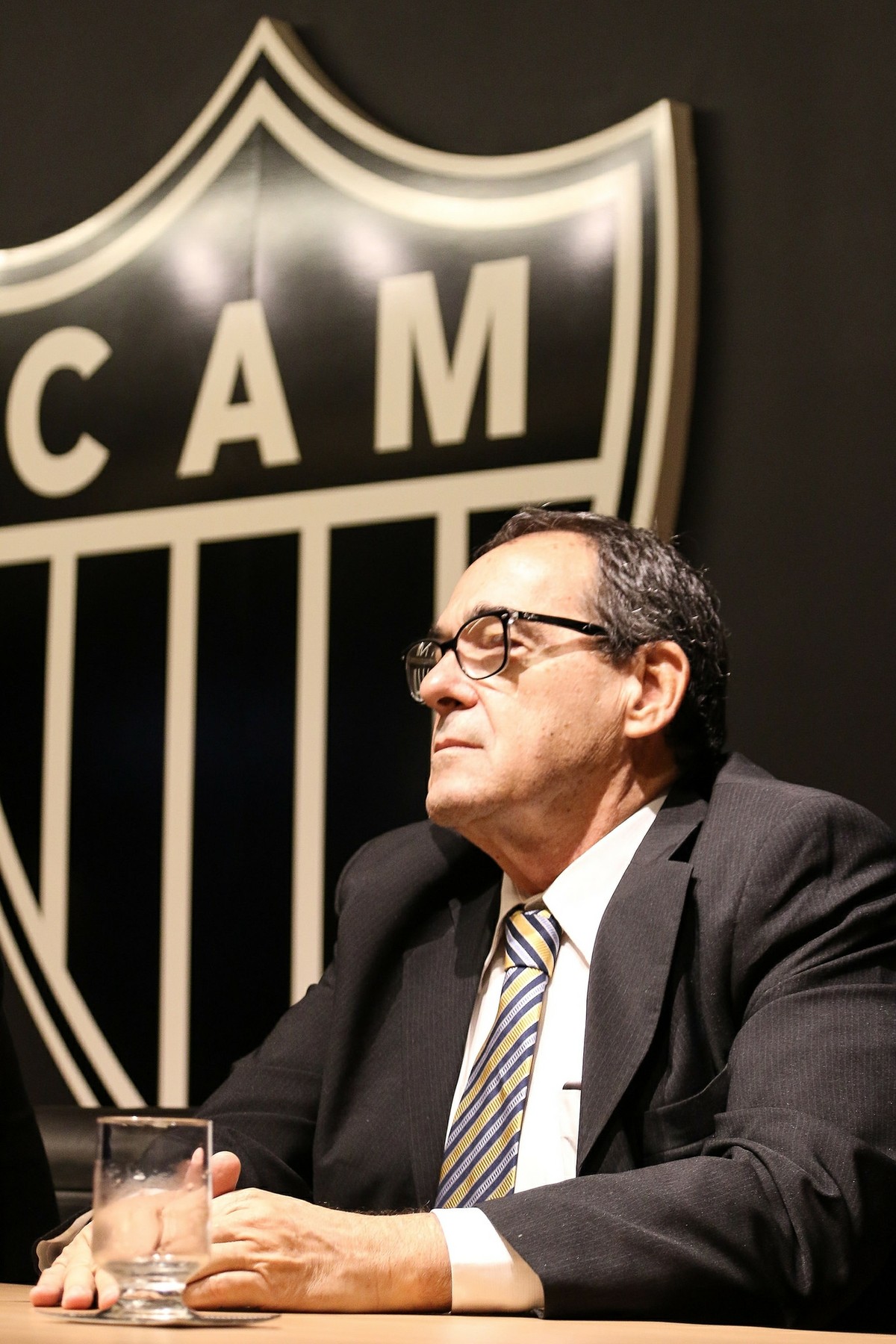 Times brasileiros prestam homenagens a Bebeto de Freitas