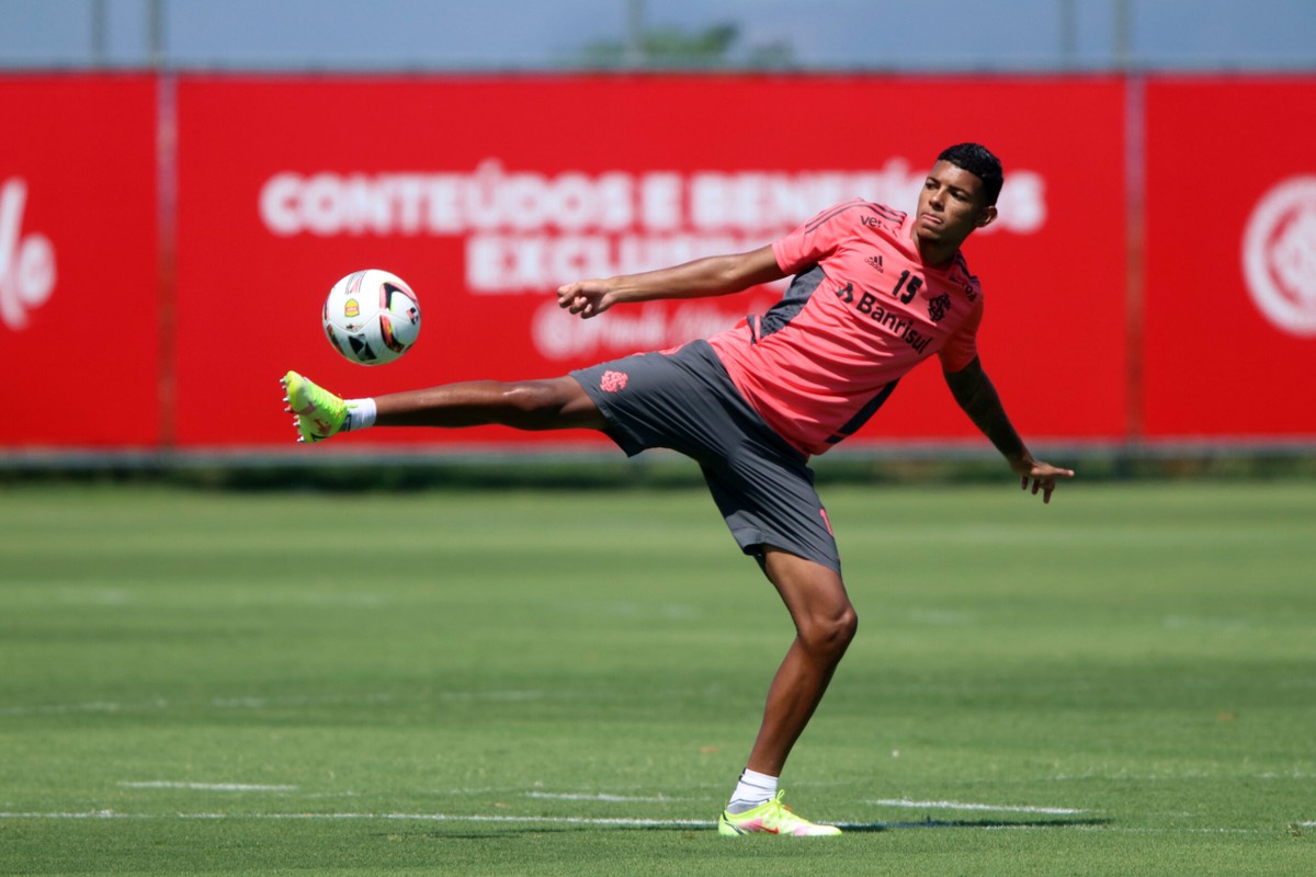 Após Boa Atuação No Gre Nal Matheus Dias Tem Brecha Para Ganhar