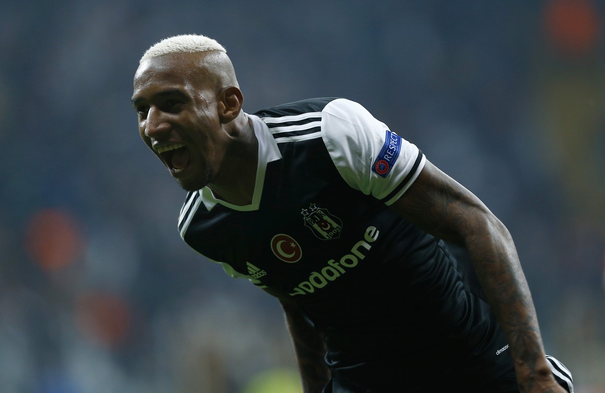 Anderson Talisca segue no Brasil e aguarda definição sobre seu futuro
