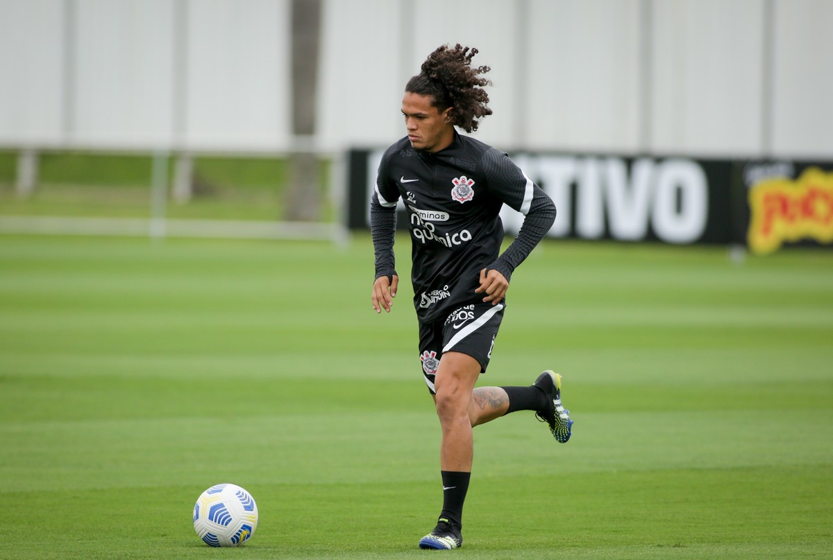 Lateral Reginaldo deixa o Corinthians sem estrear no profissional ...