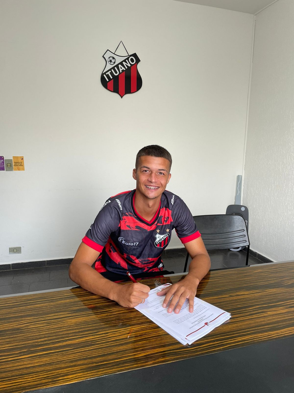 Ituano renova com lateral Madison com multa de 10 milhões de euros ...