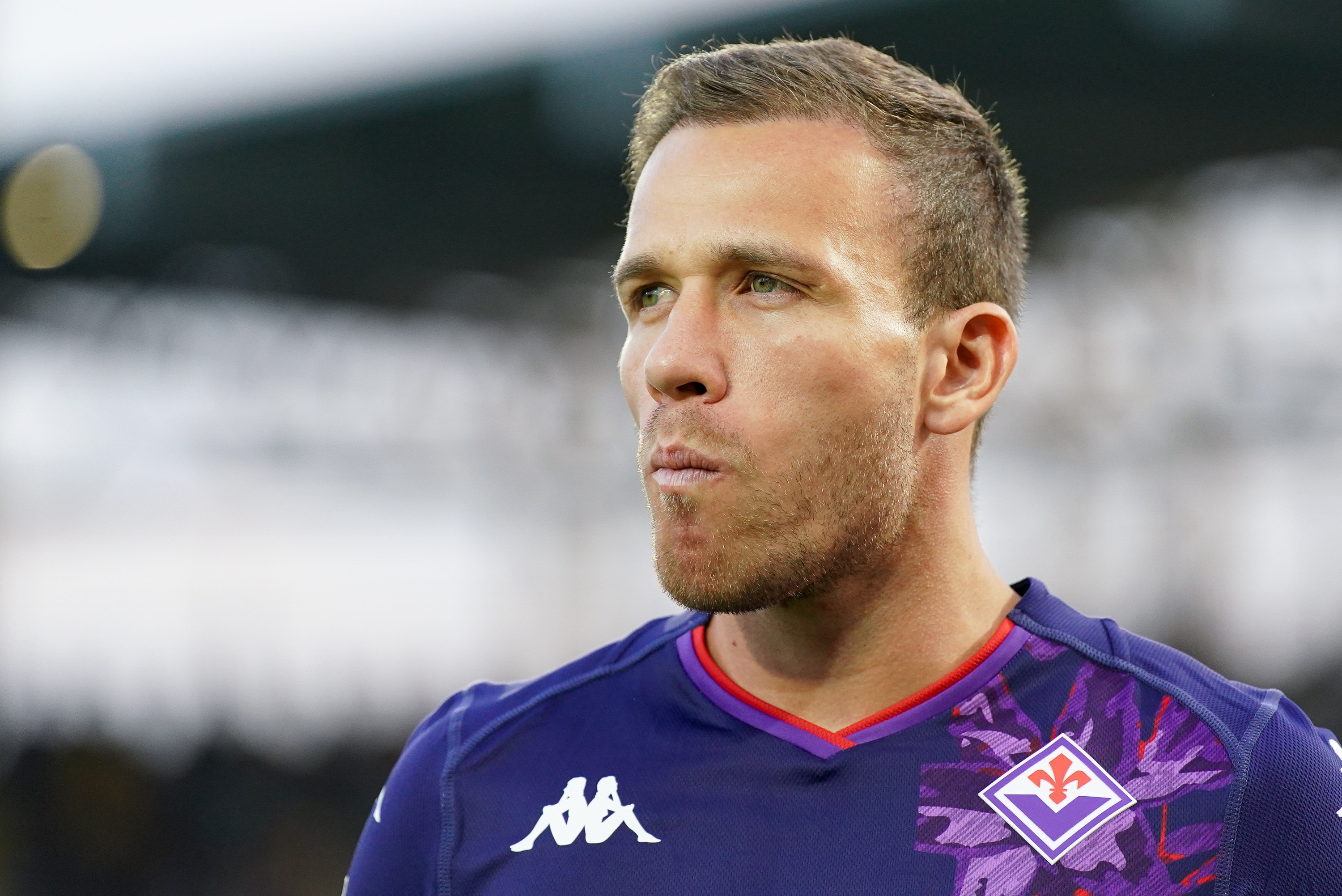 Arthur deixa Fiorentina, e mudança na Juventus abre espaço para volta