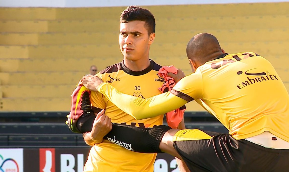 Ansioso por primeiro gol, Alisson Farias projeta "disputa boa" com Caio ...