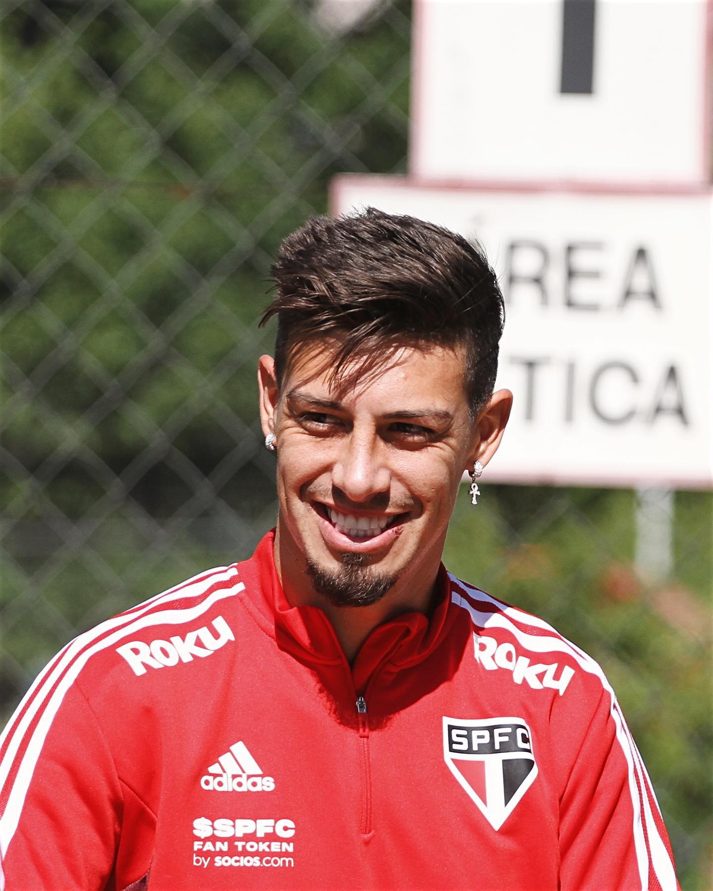 São Paulo anuncia a contratação do meia-atacante Emiliano Rigoni | Ge