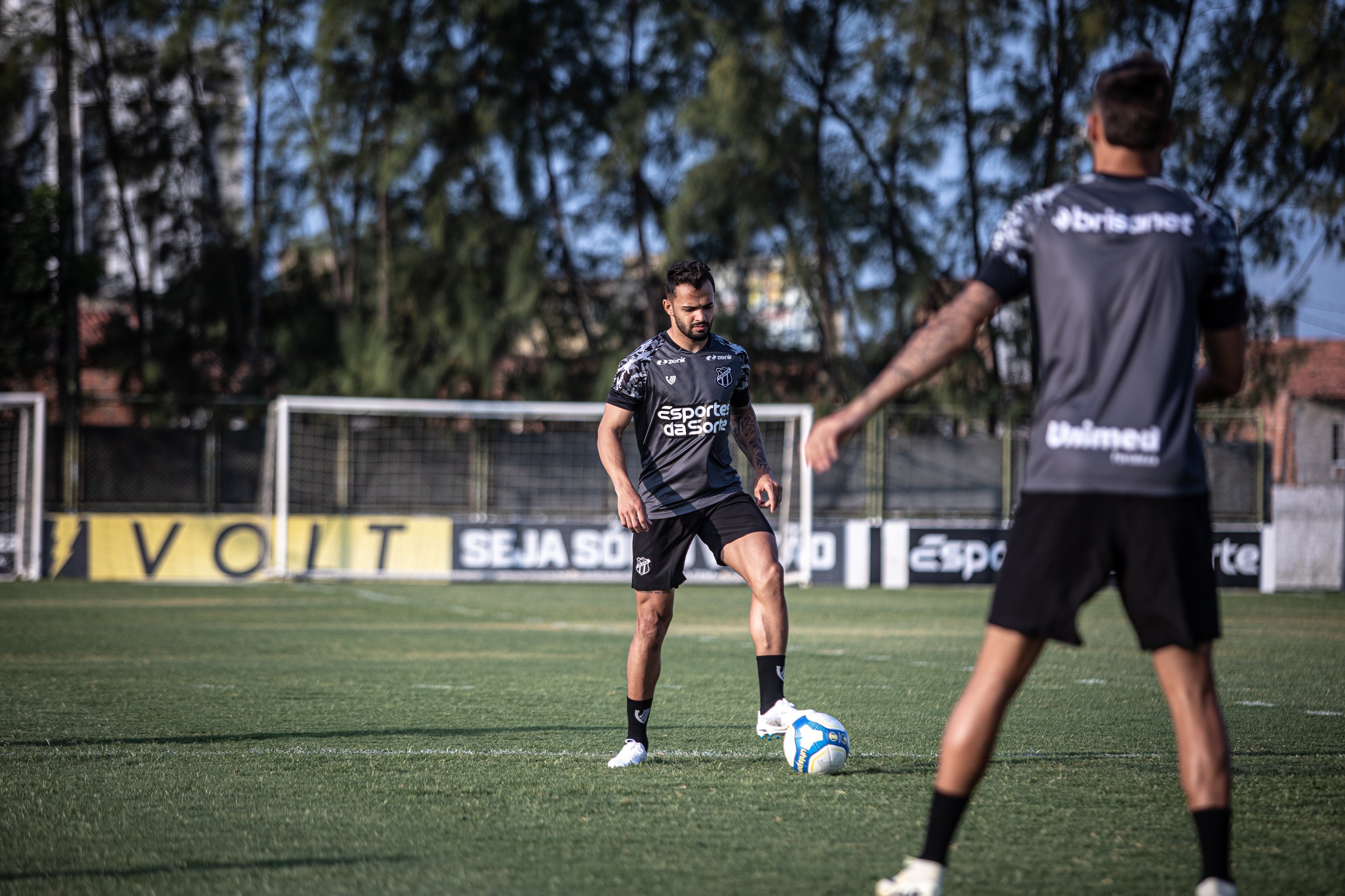 Ceará anuncia o lateral Eric como reforço para temporada 2024
