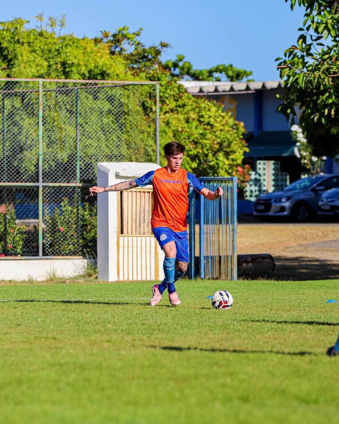 Ex-base do Flamengo, zagueiro Mandovani é anunciado pelo Confiança | Ge