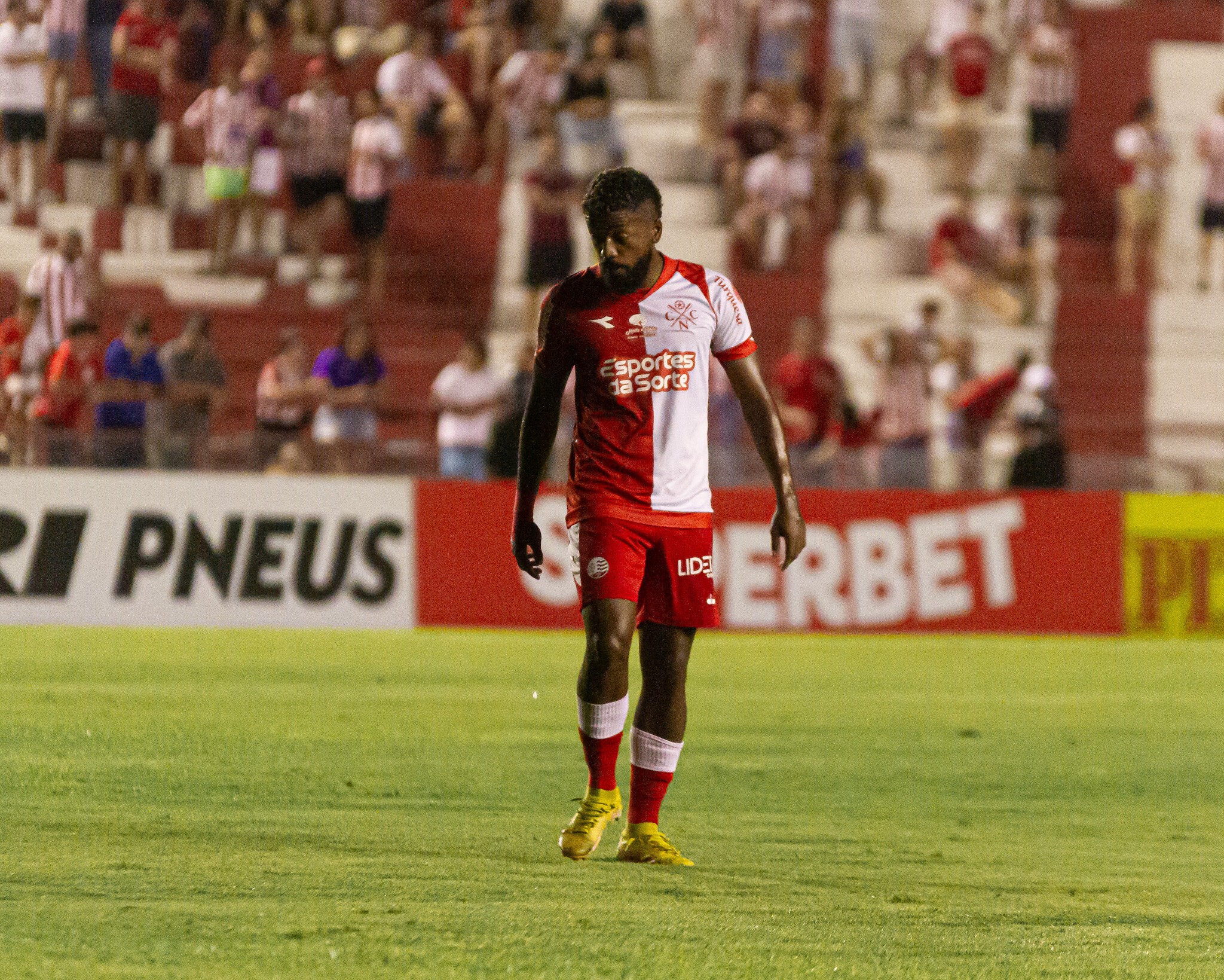 Luiz Paulo defende Douglas Borges após críticas em início no Náutico: "Confio muito nele" | Ge