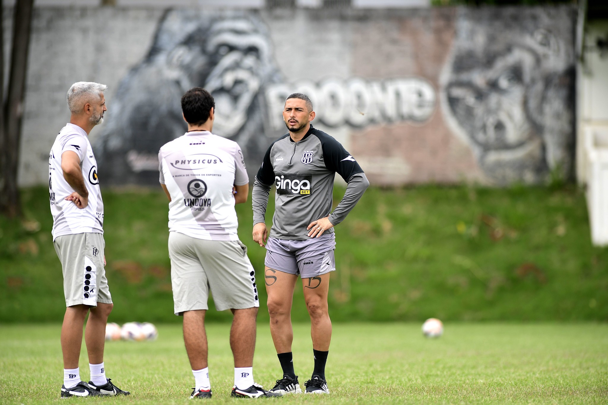Danilo Barcelos volta a treinar com elenco e discute futuro na Ponte | Ge
