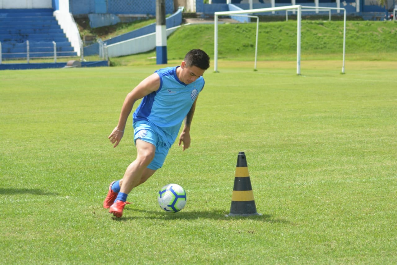 Reforço do CSA, Héctor Bustamante é regularizado, vai bem no treino e ...