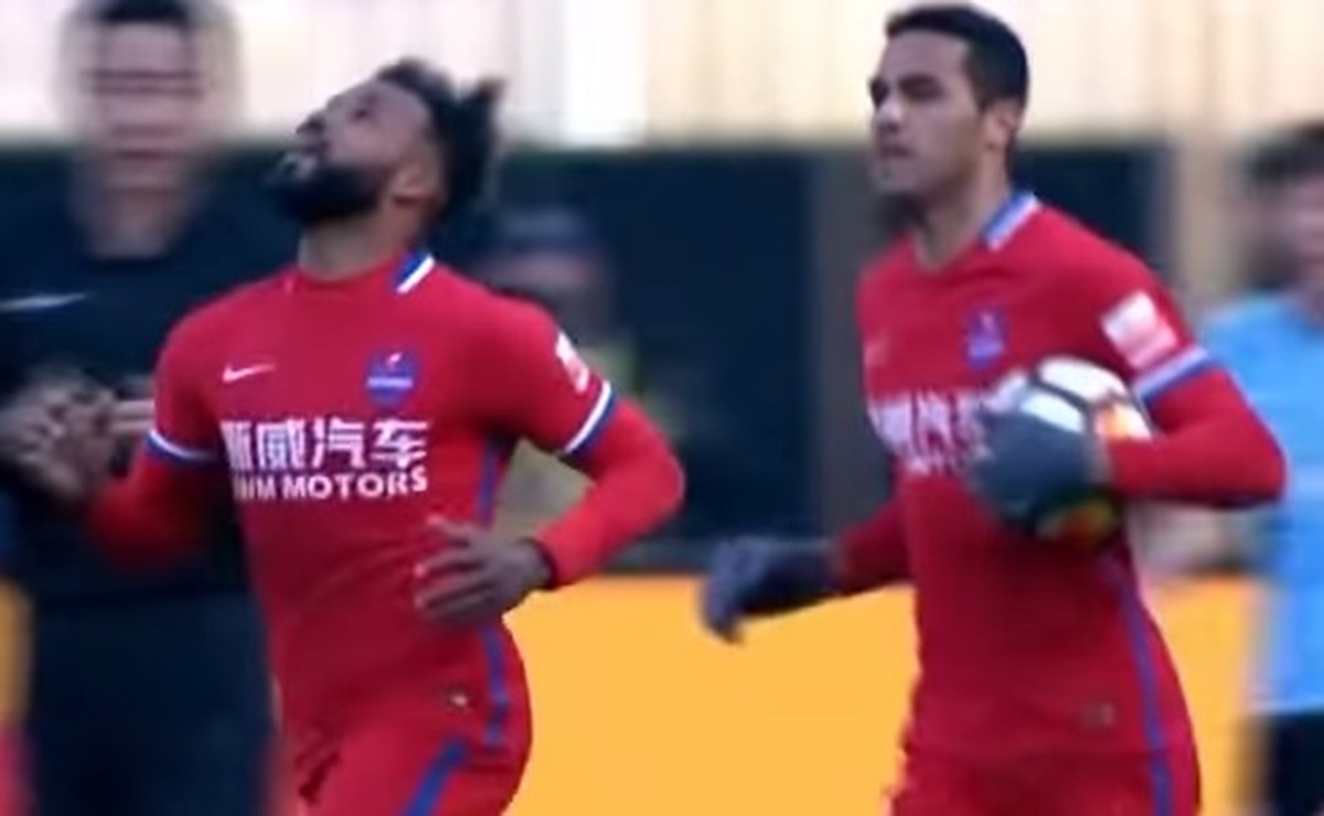 Ex-Grêmio, atacante Fernandinho marca pela primeira vez no futebol ...