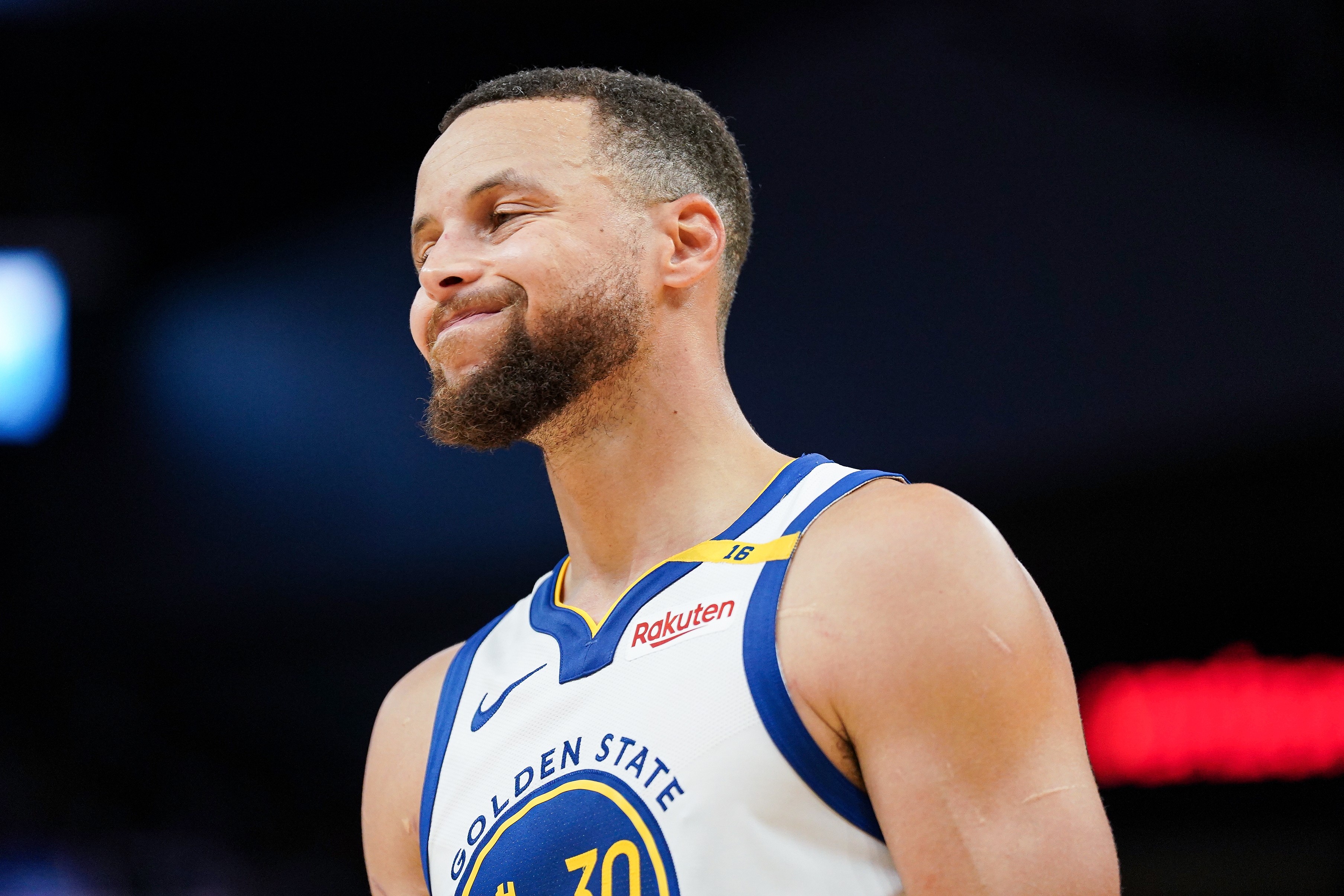 Curry sofre lesão no tornozelo esquerdo e vai desfalcar os Warriors por ...
