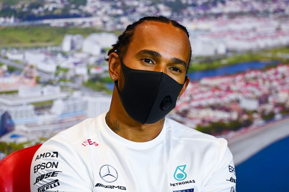 Hamilton aposta em regra da FIA contra protestos, mas não se arrepende ...