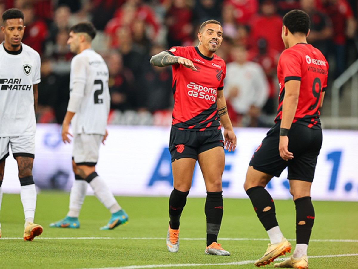 David Terans nega vontade de sair do Athletico e revela pedido a Turra ...