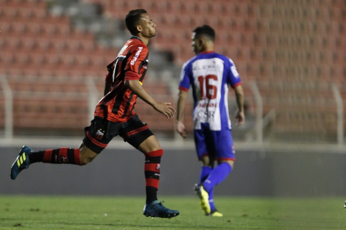 Desportivo Brasil anuncia a contratação do meia-atacante Giba ...