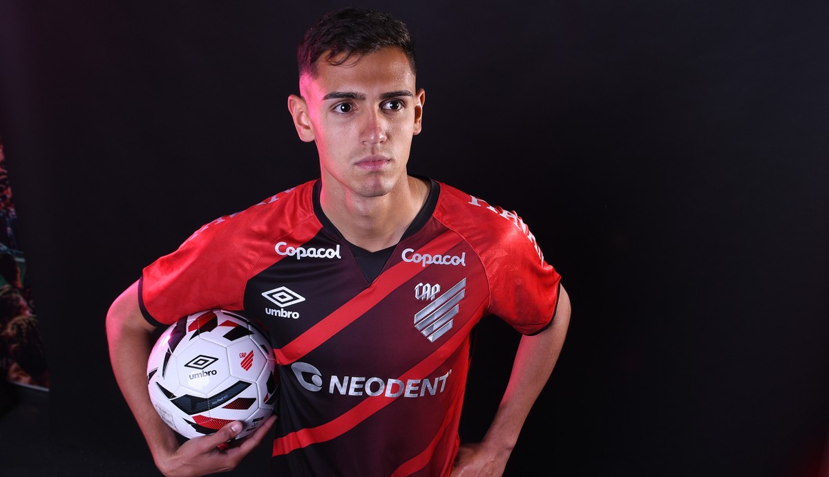Athletico oficializa a contratação do zagueiro Lucas Fasson, ex-São ...