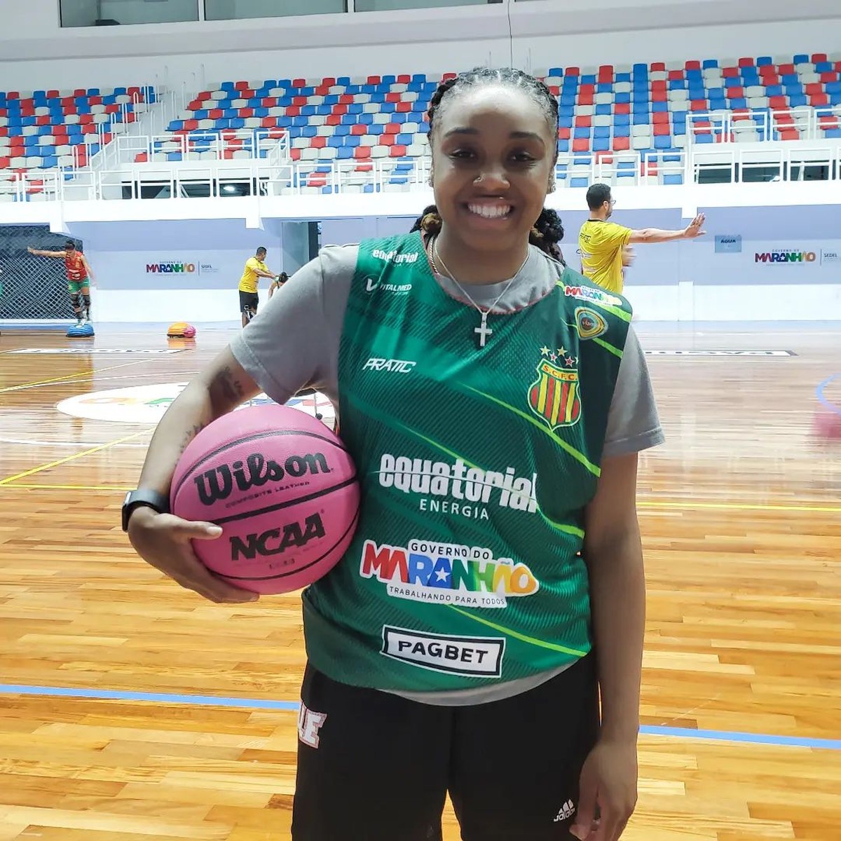 Armadora Chrislyn Carr se apresenta ao Sampaio Basquete para sequência ...