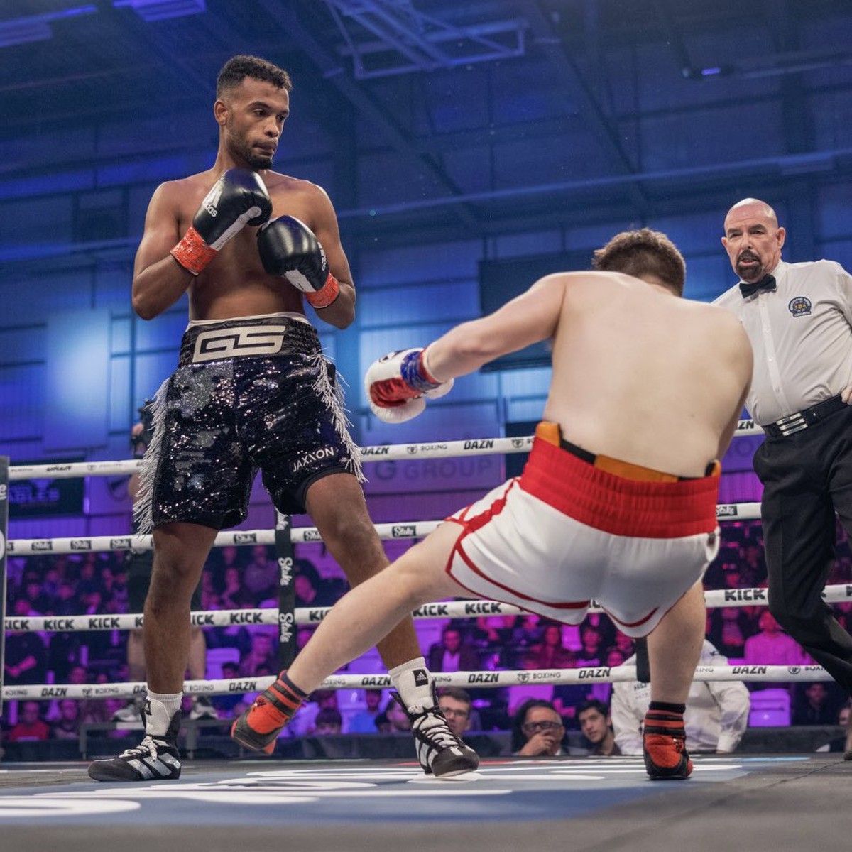 Filho de Anderson Silva nocauteia adversário em luta de boxe | combate | ge