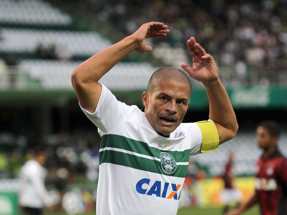 Zé Roberto, Keirrison, Alex... GE lista os 10 jogadores com mais gols ...