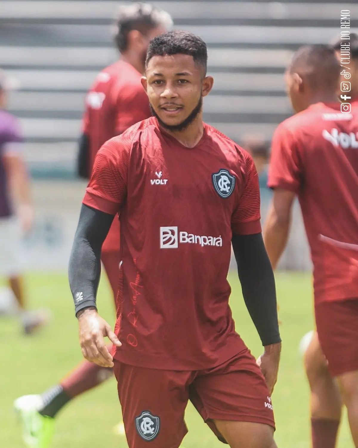 Ronald tem lesão grave confirmada no joelho esquerdo e fica de fora do ...