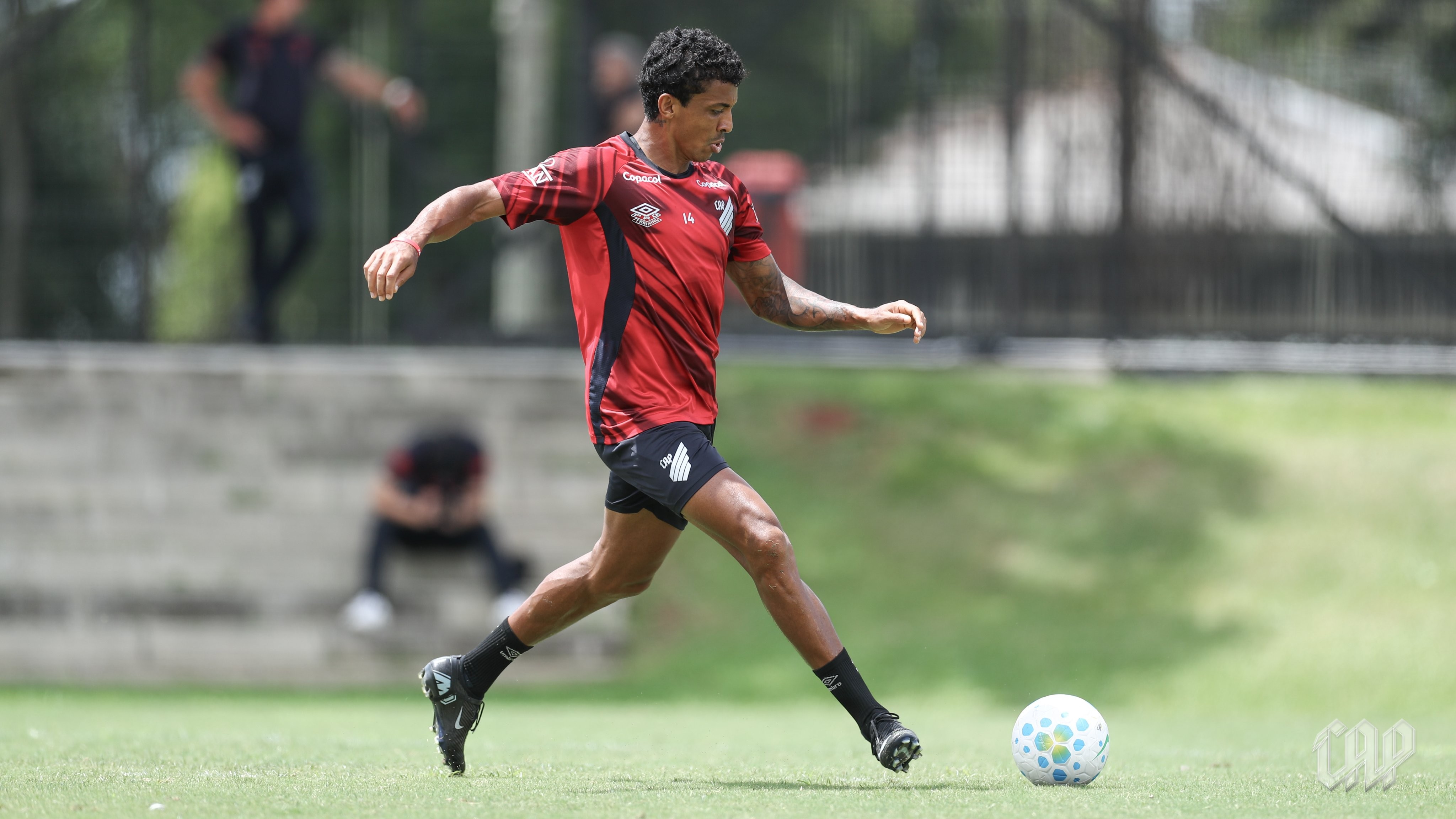 Athletico deve ficar sem dupla titular até a parada da Copa do Mundo | Ge