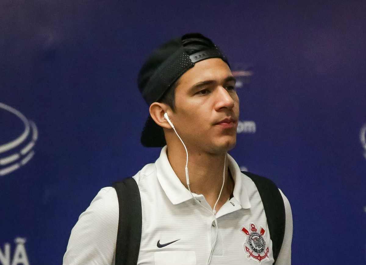 Diretor diz que Corinthians terá "pés no chão" para renovar com ...