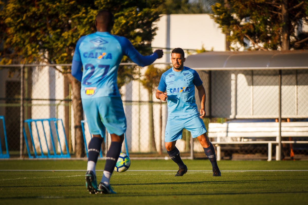 Edílson destaca foco para isolar lesões e estar 100% no semestre que o ...