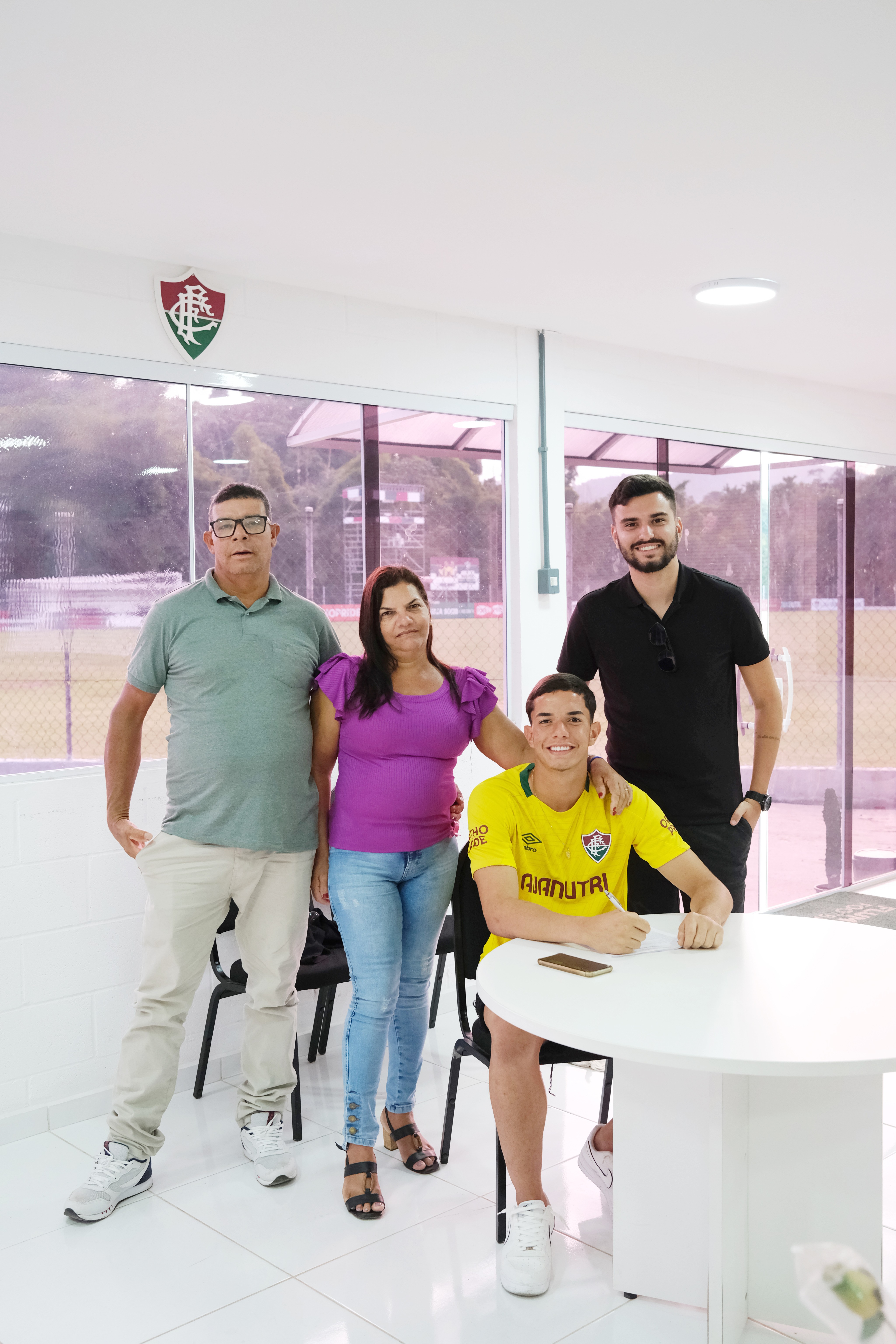 No Dia do Goleiro, Kevyn Vinícius assina 1º contrato profissional no ...