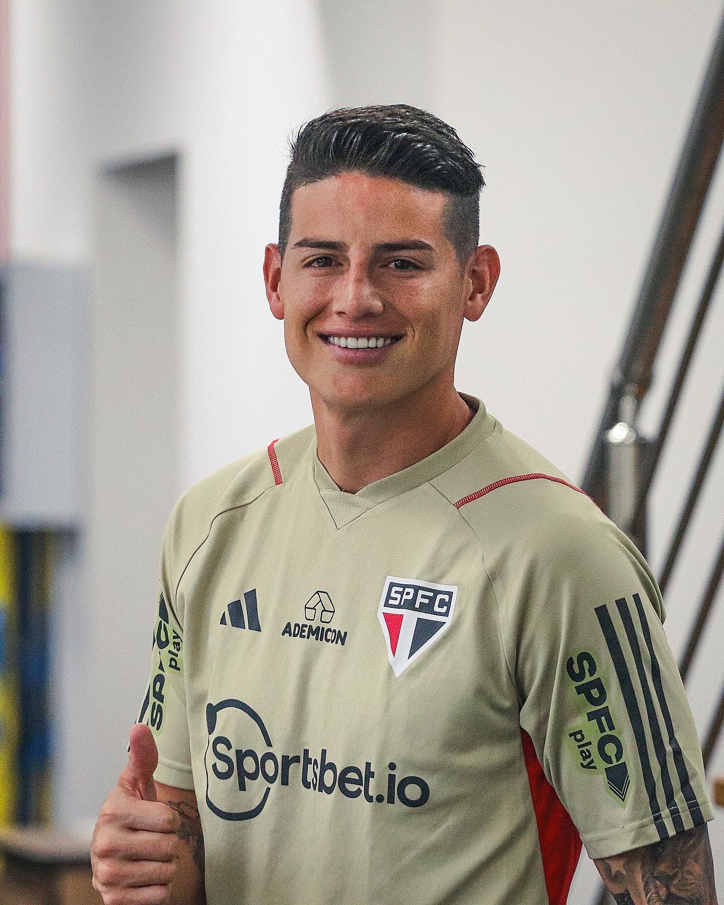 James Rodríguez, Richard Ríos e Jhon Arias são convocados pela Colômbia ...