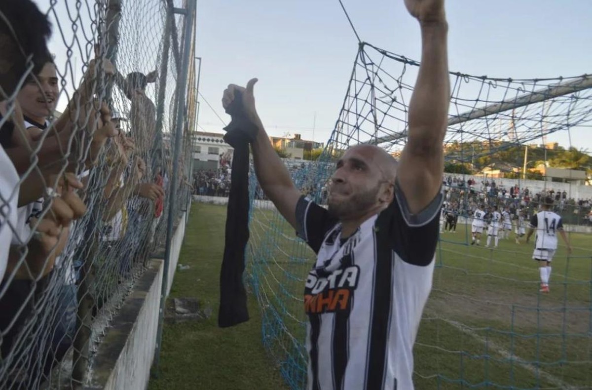 Ele fica! Central confirma permanência do ídolo Leandro Costa | central ...